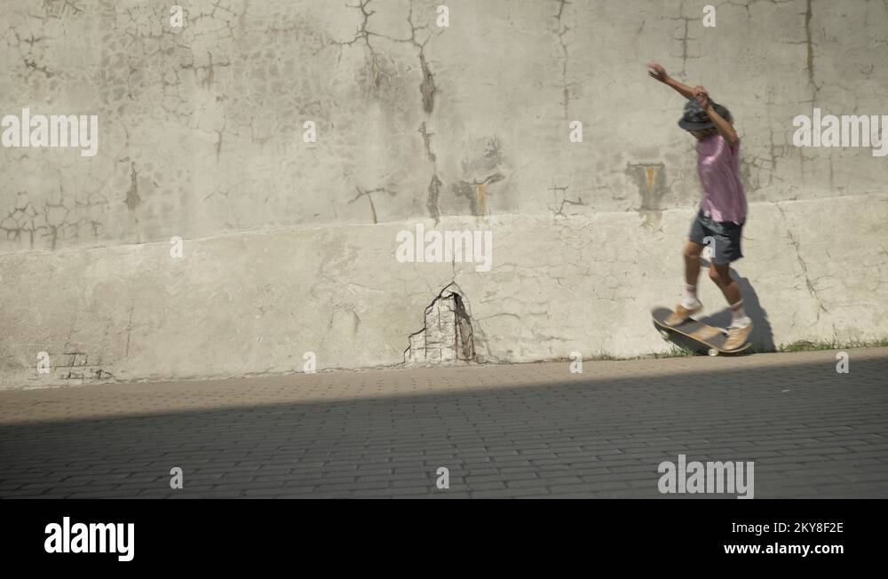 Skateboarder on wall Stock Videos & Footage - HD and 4K Video Clips - Alamy