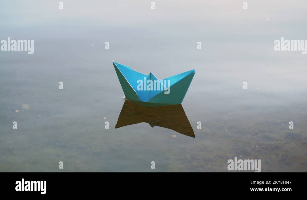 Water origami Stock Videos & Footage - HD and 4K Video Clips - Alamy