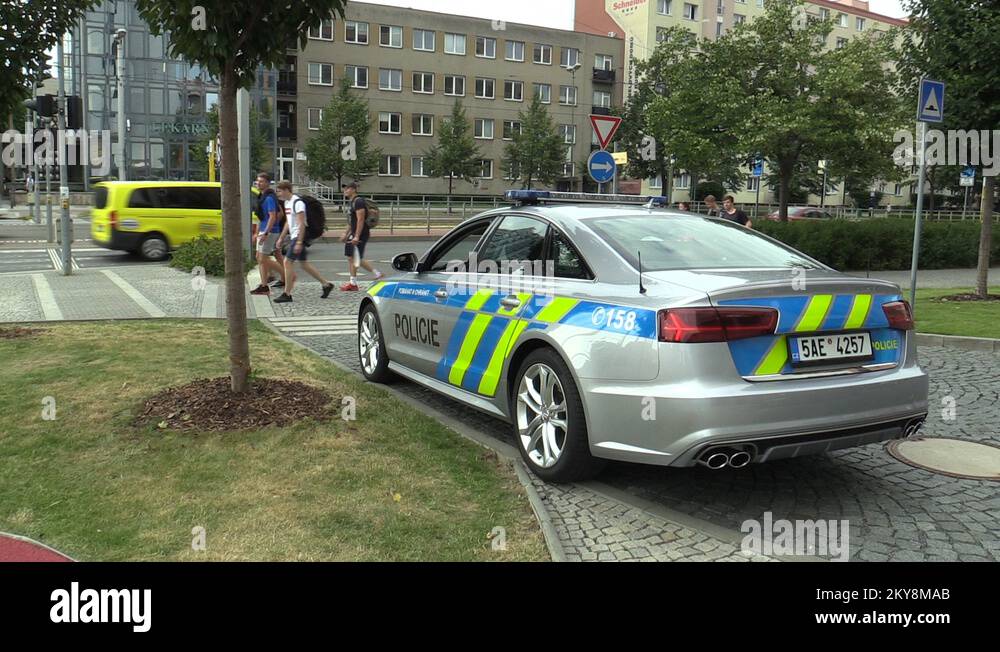 Luxury police car of the Audi S6, the cars used by the Police ...