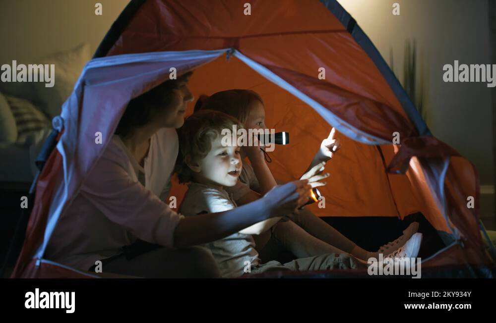 Hand shadow puppets Stock Videos & Footage - HD and 4K Video Clips - Alamy