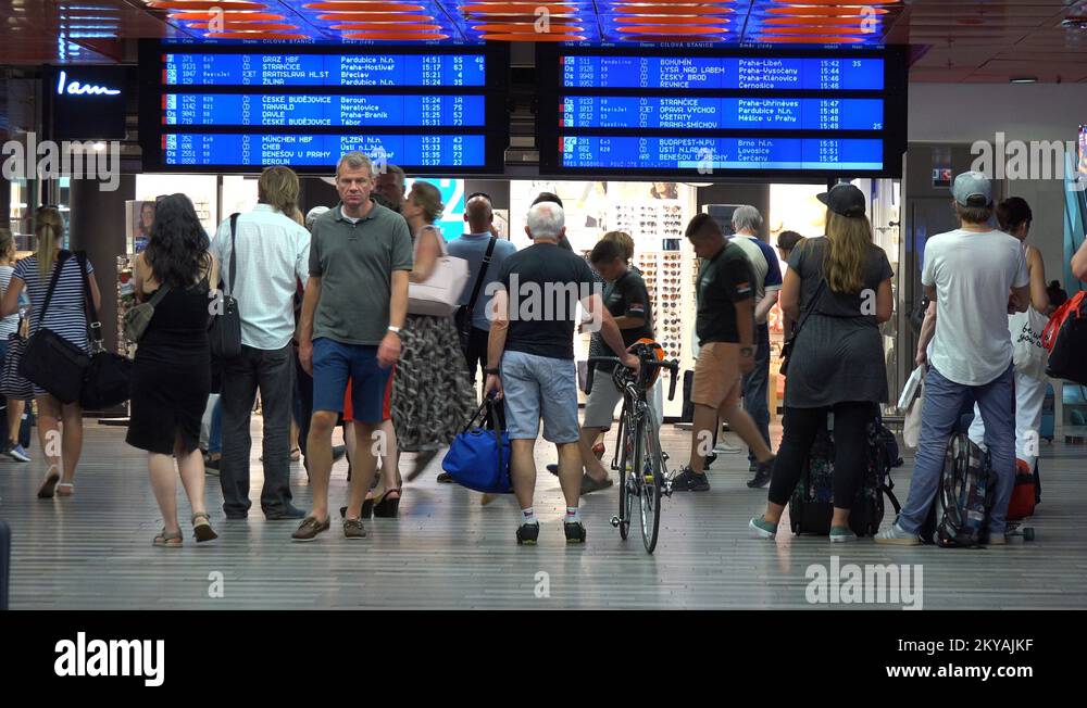 Busy building interior Stock Videos & Footage - HD and 4K Video Clips ...