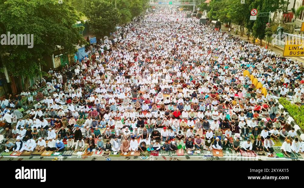 Crowd praying during eid Stock Videos & Footage - HD and 4K Video Clips ...
