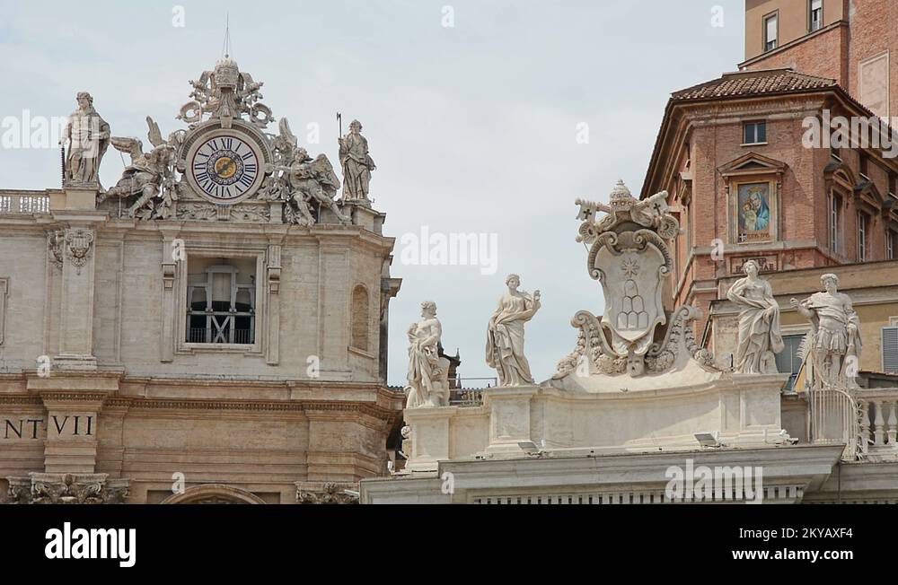 Apostles and Saints statues at the St. Peter's square in Vatican city ...