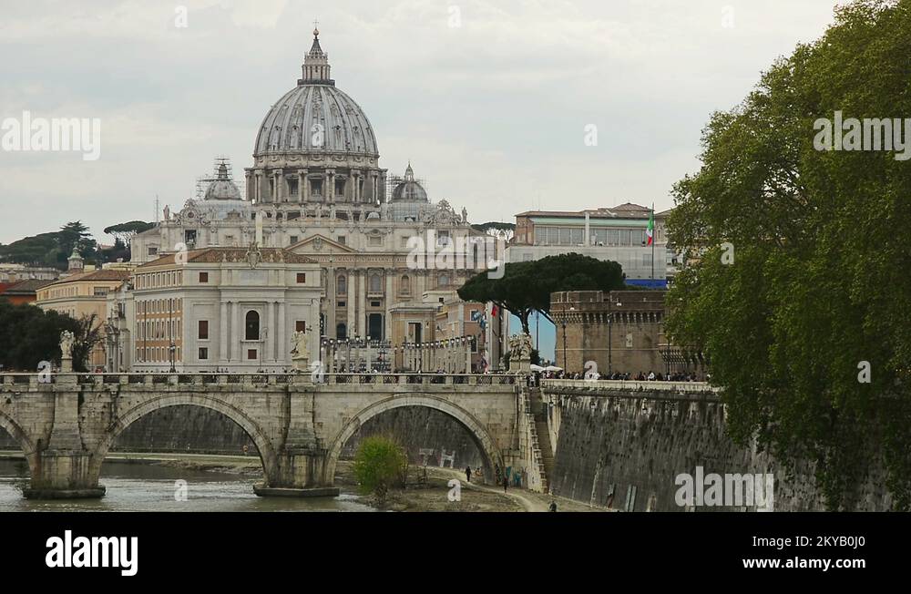 Sant'Angelo arch bridge and St. Peter's Basilica in the background ...