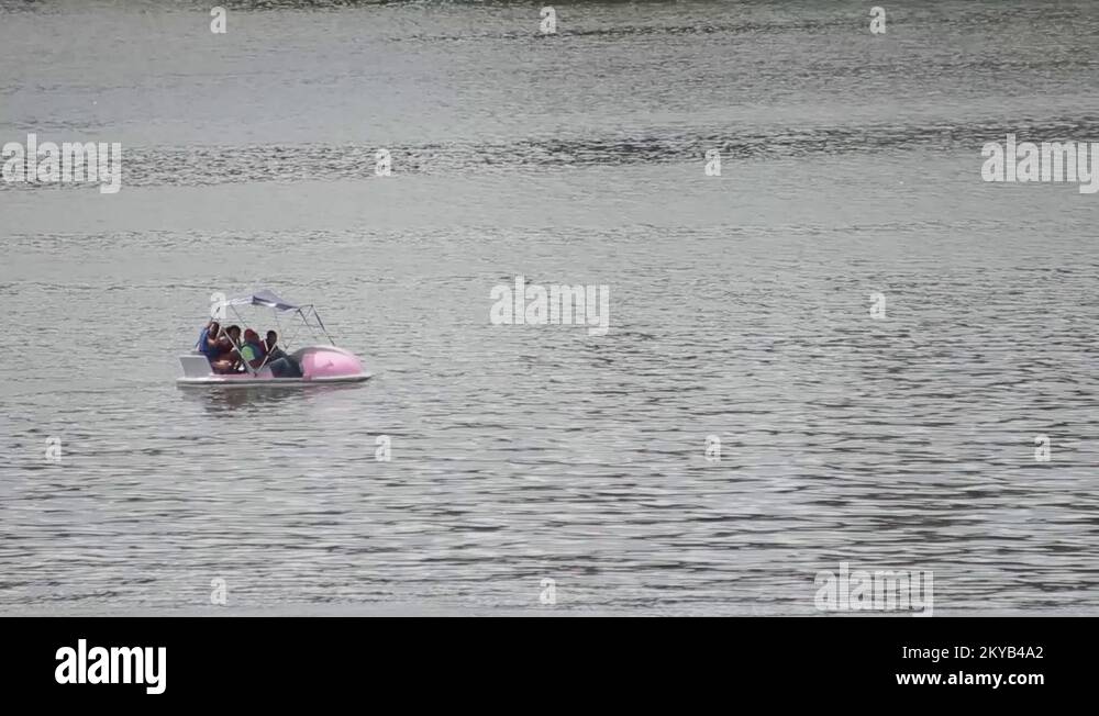 Group people in boat Stock Videos & Footage - HD and 4K Video Clips - Alamy