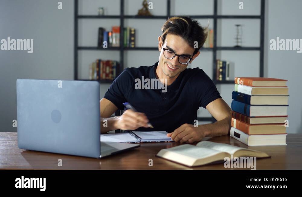 Learning courses Stock Videos & Footage - HD and 4K Video Clips - Alamy