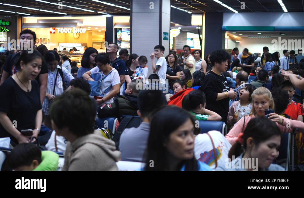 Delayed airport Stock Videos & Footage - HD and 4K Video Clips - Alamy