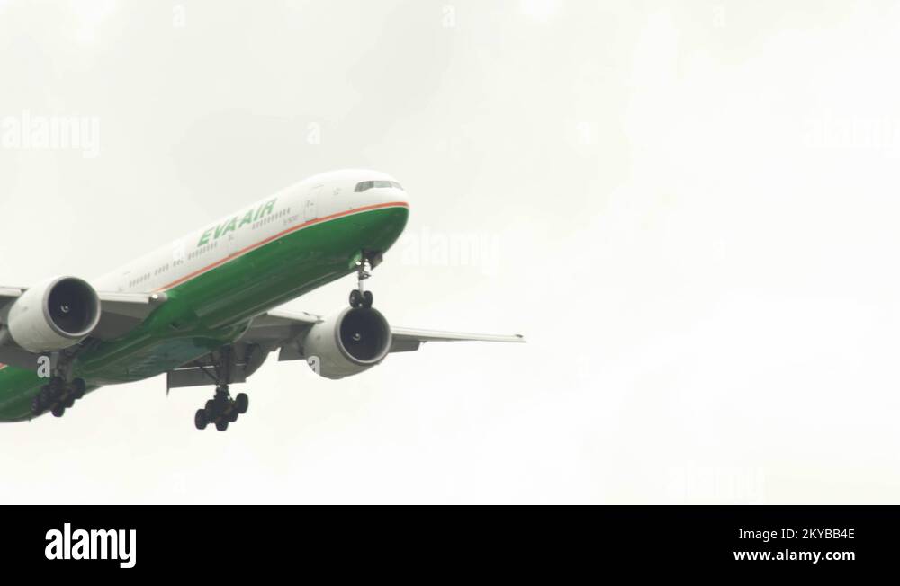 Eva air flight Stock Videos & Footage - HD and 4K Video Clips - Alamy