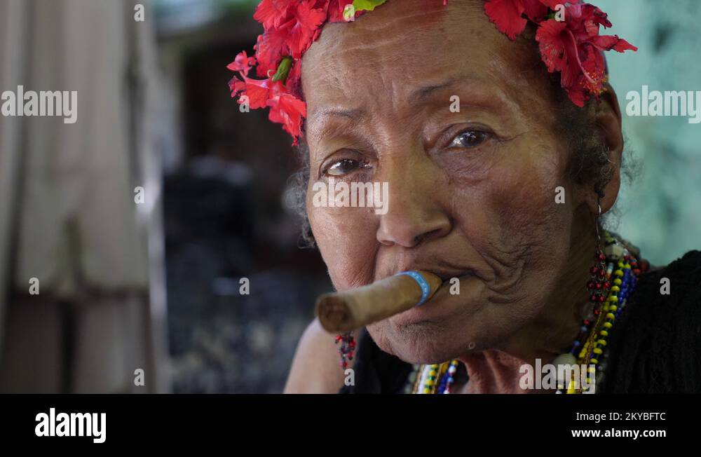Old lady Smoking Traditional Cigar Havana Cuba Stock Video Footage - Alamy