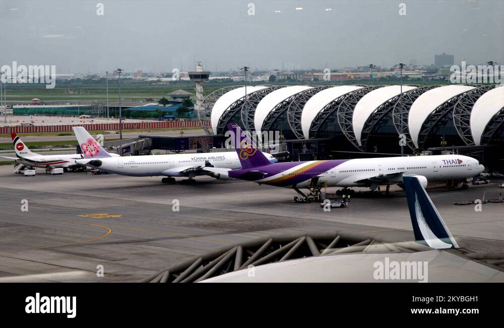 Loading unloading operation Stock Videos & Footage - HD and 4K Video ...