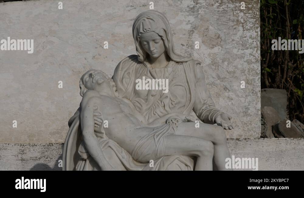 Maria jesus pieta statue Stock Videos & Footage - HD and 4K Video Clips ...