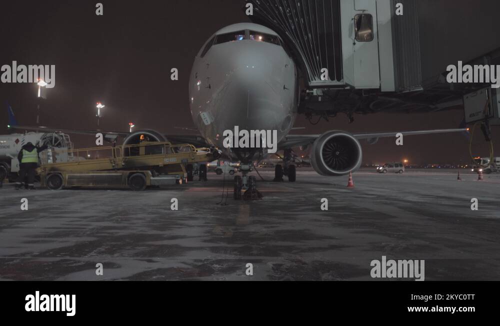 Deboarding Stock Videos & Footage - HD and 4K Video Clips - Alamy