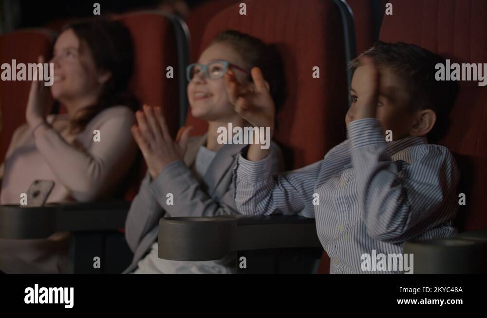 Applause children Stock Videos & Footage - HD and 4K Video Clips - Alamy