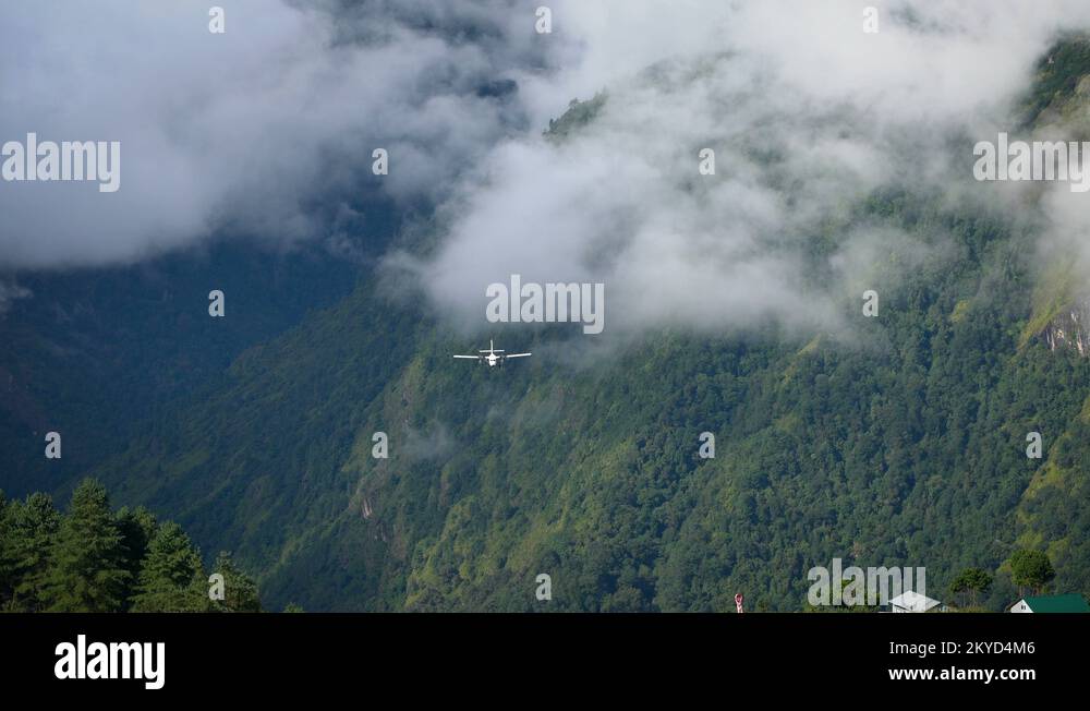 Aircraft Landing on TenzingHillary Airport Runway, Lukla Nepal 4K Stock ...
