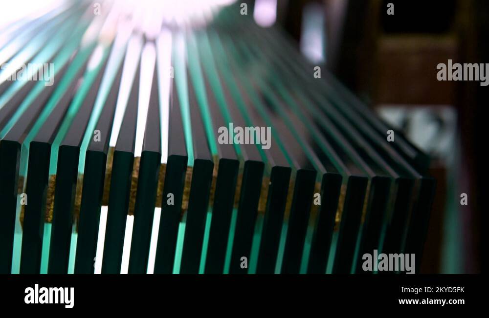 Sheets of Factory manufacturing tempered clear float glass panels cut ...