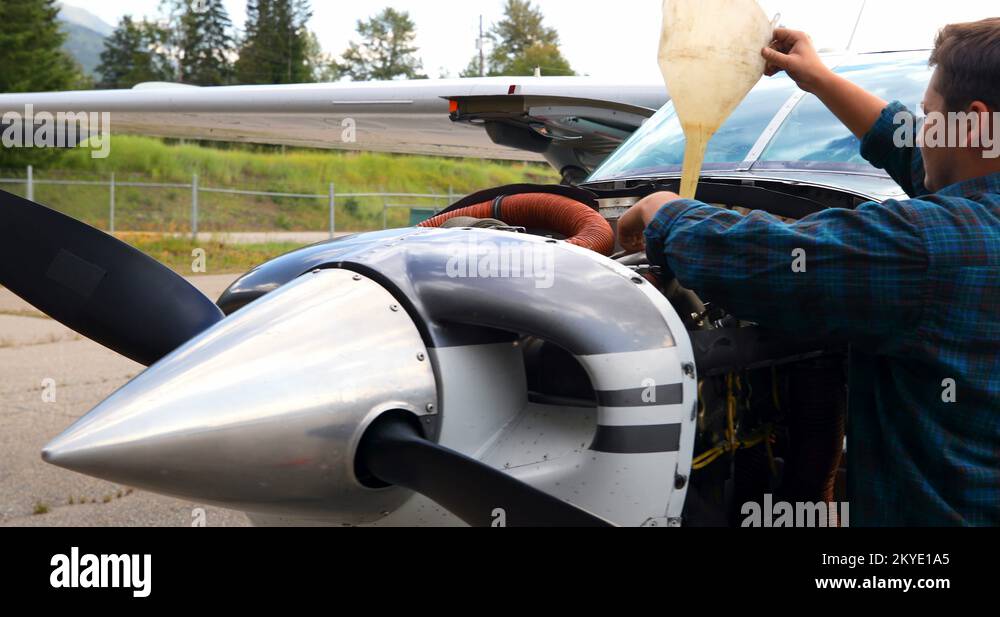 Engineer filling oil in aircraft engine 4k Stock Video Footage - Alamy