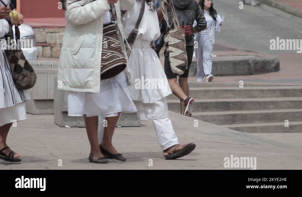 Group of indigenous people of the Kogui or Wiwa ethnic group Stock ...