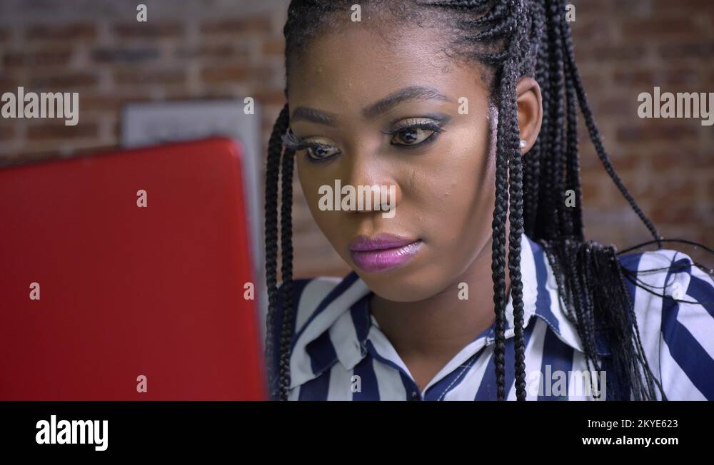 African Lady Model Stock Videos And Footage Hd And 4k Video Clips Alamy