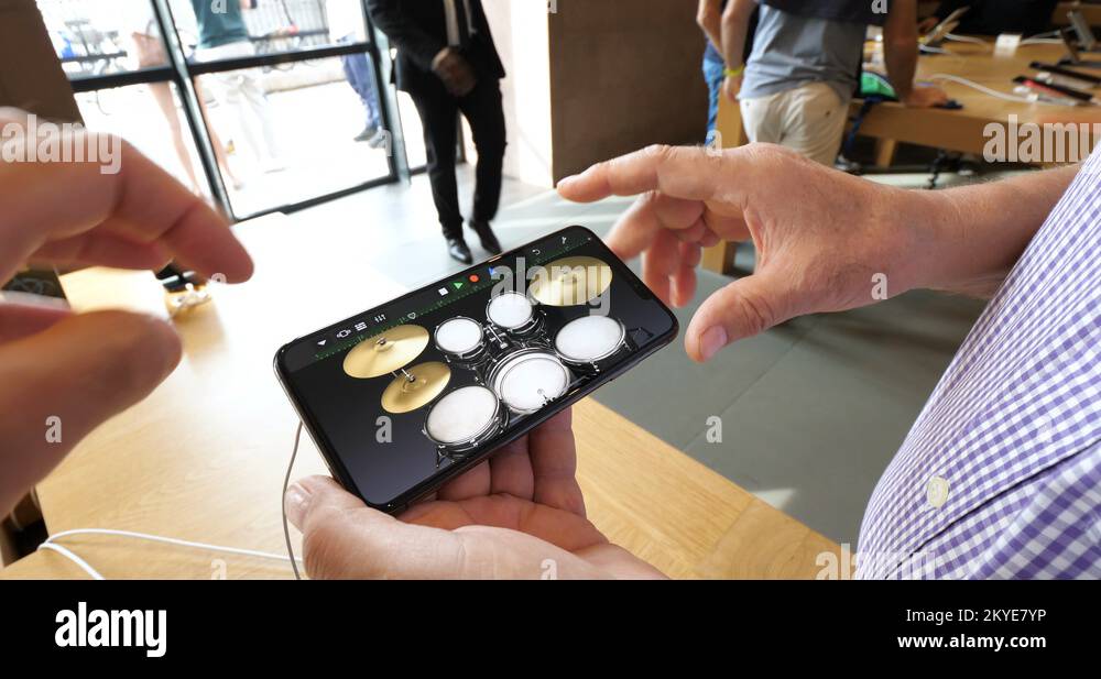 Computeritnews Stock Videos & Footage - HD and 4K Video Clips - Alamy