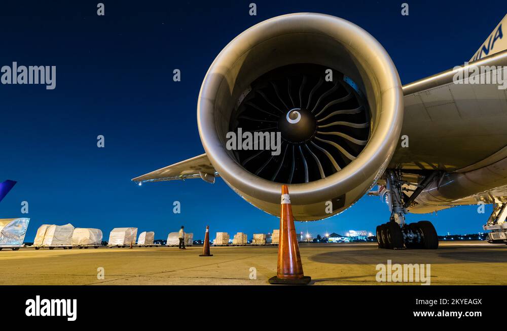 Airline jet thrust Stock Videos & Footage - HD and 4K Video Clips - Alamy