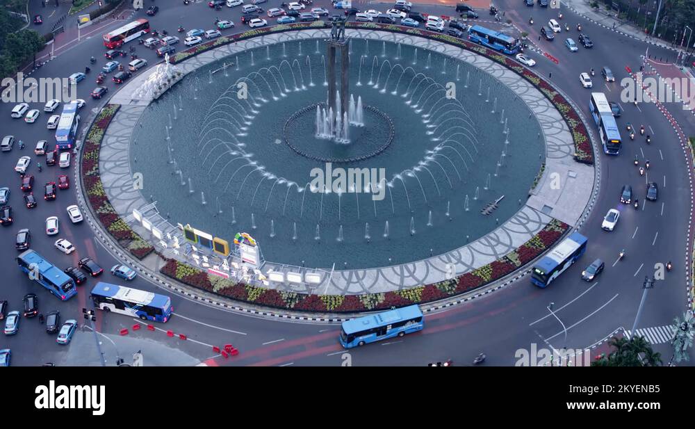 Traffic jam in Hotel Indonesia Roundabout Stock Video Footage - Alamy
