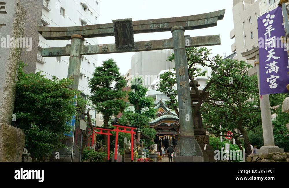 Torii gate tokyo Stock Videos & Footage - HD and 4K Video Clips - Alamy