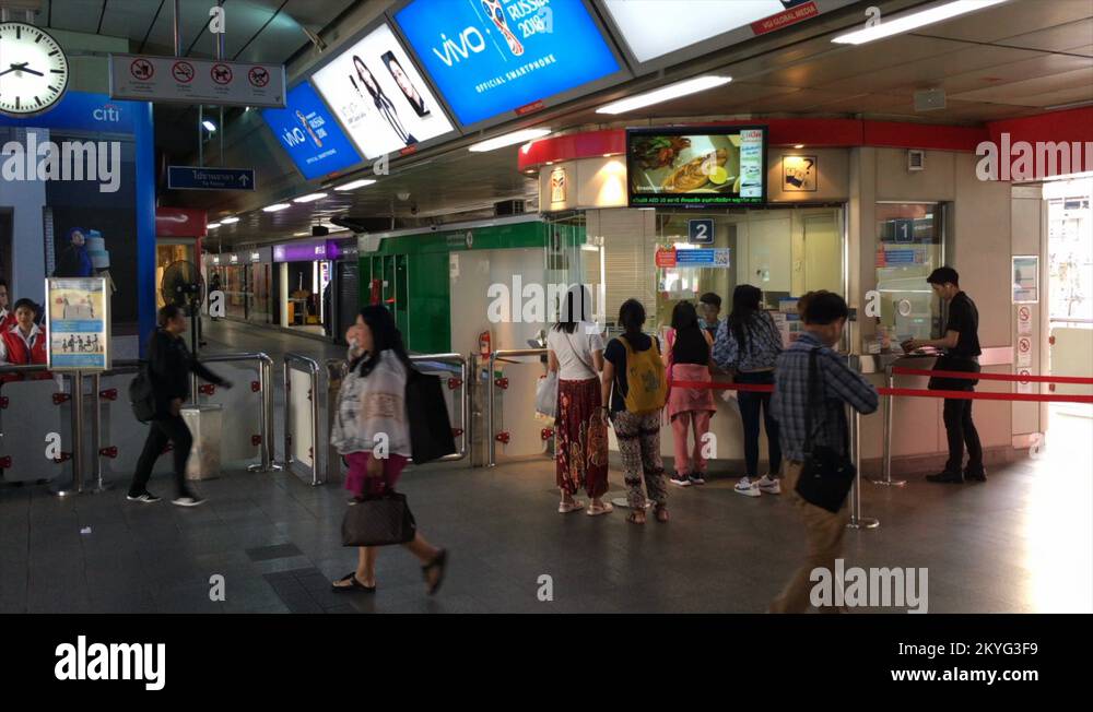 Siam skytrain station, Bangkok Stock Video Footage - Alamy