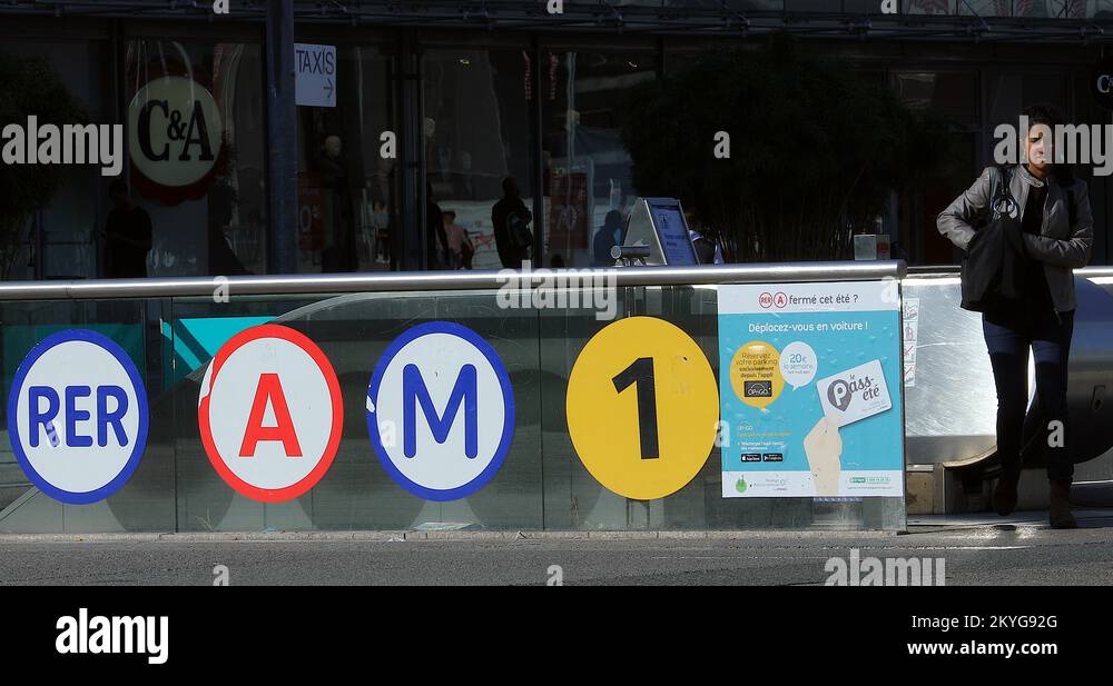 Rer logo Stock Videos & Footage - HD and 4K Video Clips - Alamy