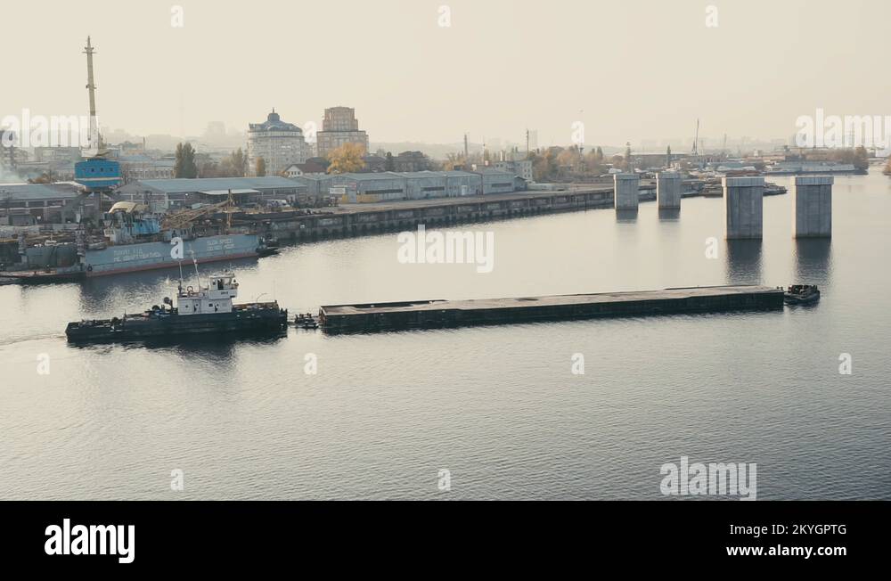 Tug boat towing Stock Videos & Footage - HD and 4K Video Clips - Alamy