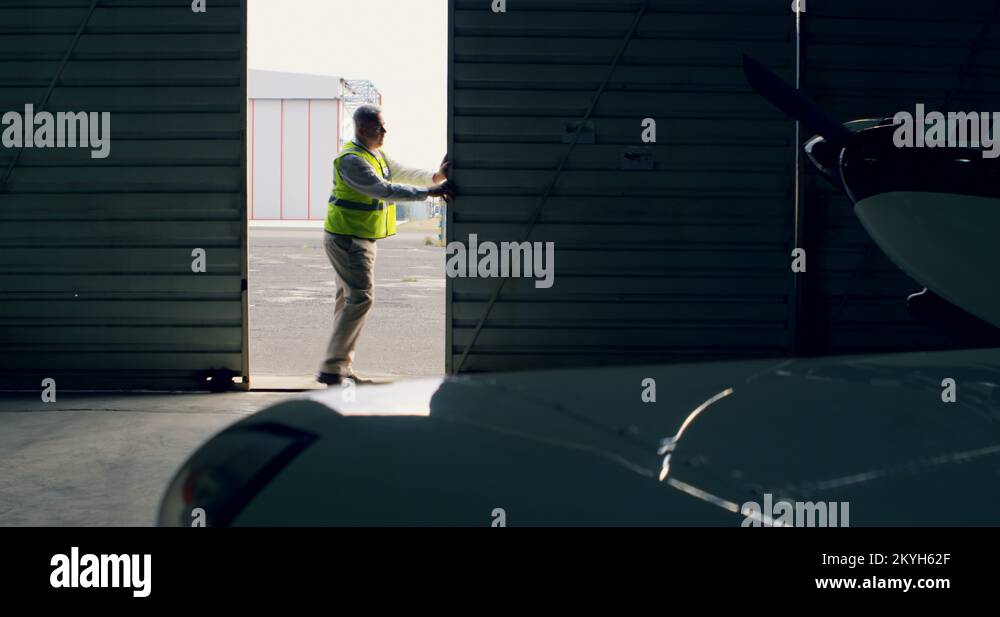 Hangar gate Stock Videos & Footage - HD and 4K Video Clips - Alamy