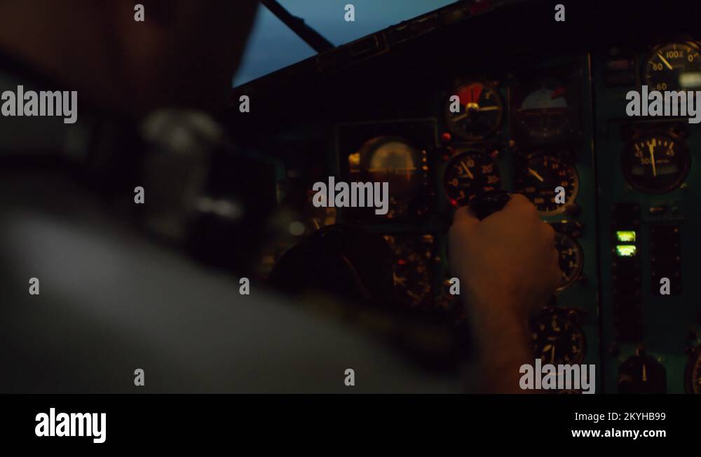 Aircraft captain Stock Videos & Footage - HD and 4K Video Clips - Alamy