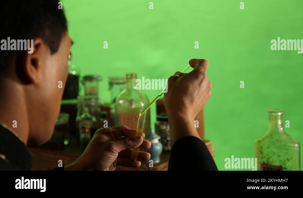Chinese alchemy Stock Videos & Footage - HD and 4K Video Clips - Alamy