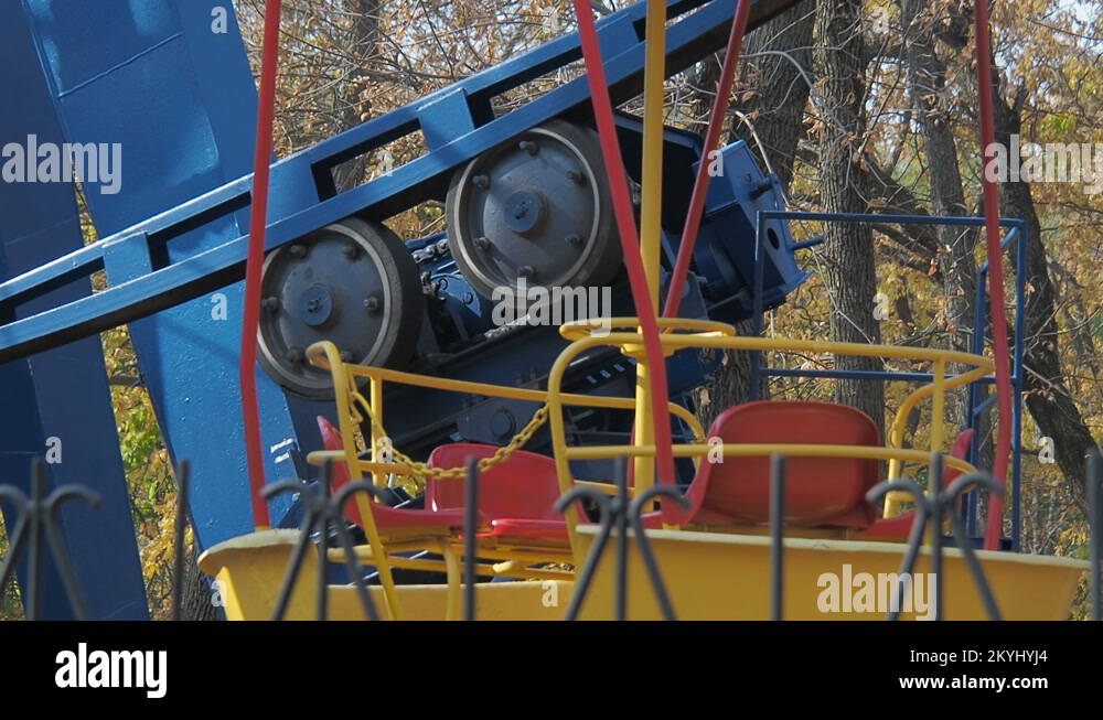 The mechanism of the carousel Stock Video Footage - Alamy