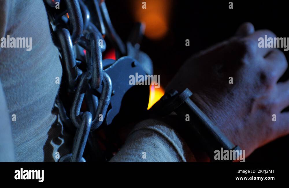 Houdini chains Stock Videos & Footage - HD and 4K Video Clips - Alamy