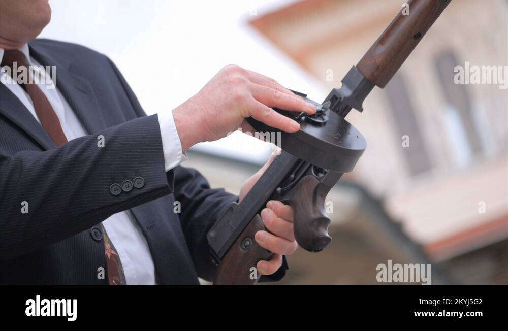 Gangster/Mobster loads his Machine Gun - St Valentines Day Massacre ...