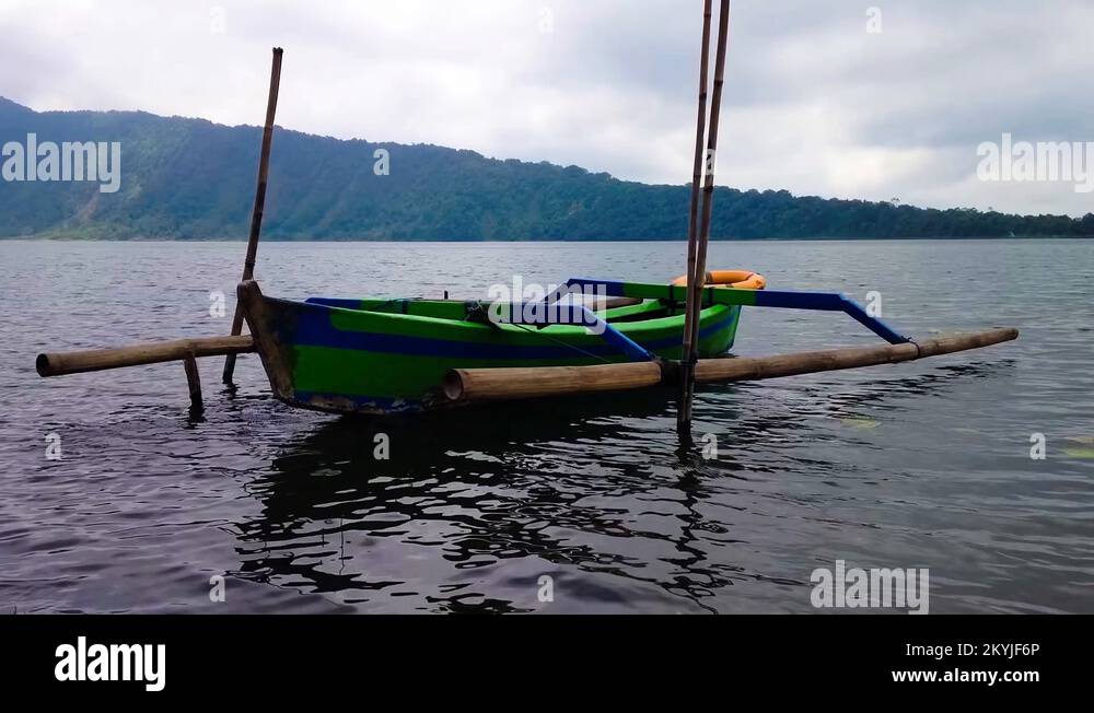 Time Lapse Lake Beratan Water Ripples And Paddle Canoe At Bedugul ...