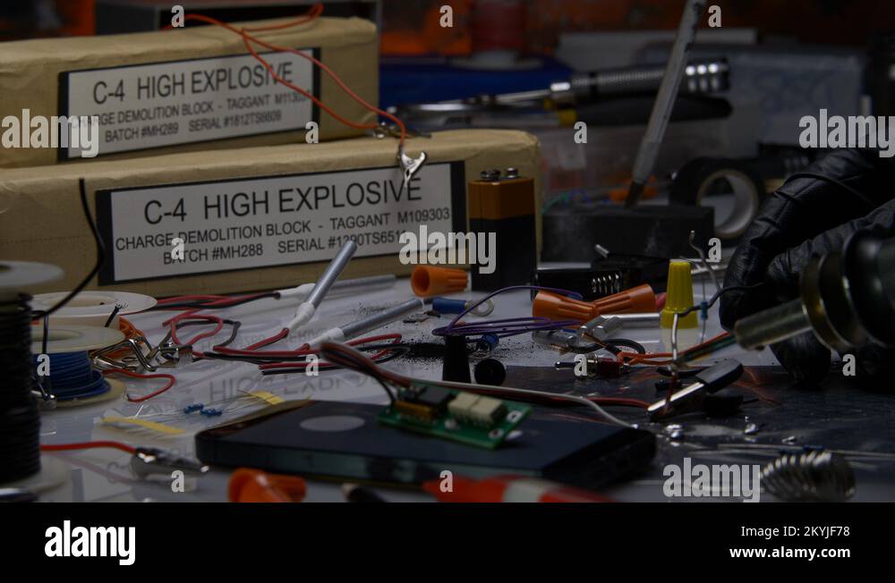 Solder connections Stock Videos & Footage - HD and 4K Video Clips - Alamy