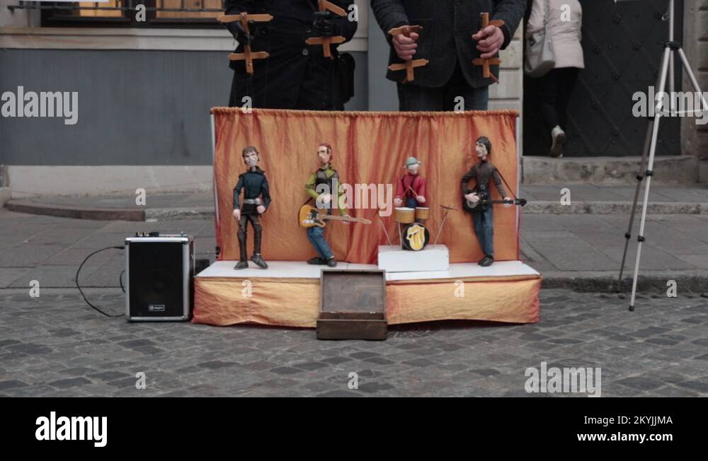 Performance puppets Stock Videos & Footage - HD and 4K Video Clips - Alamy