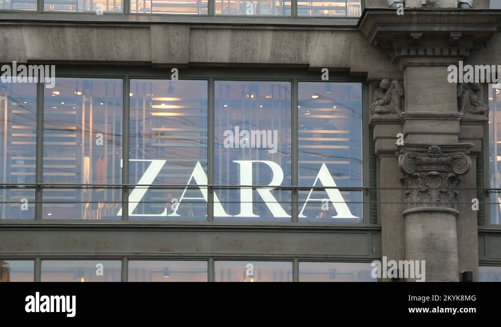 Zara fashion Stock Videos & Footage - HD and 4K Video Clips - Alamy