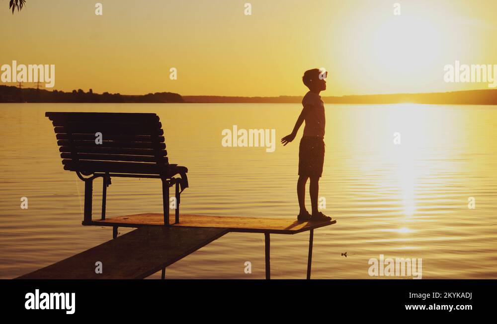 Masonry bench Stock Videos & Footage - HD and 4K Video Clips - Alamy