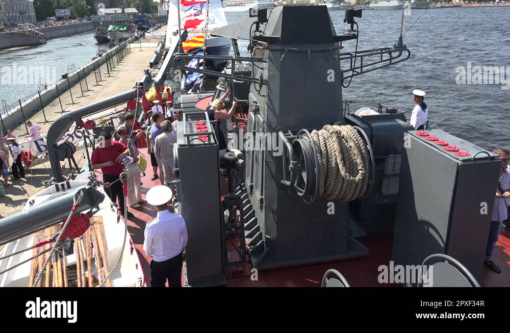 Torpedo gunner Stock Videos & Footage - HD and 4K Video Clips - Alamy