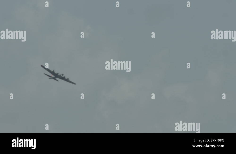 World War II B-17 Flying Fortress in flight 4K Stock Video Footage - Alamy
