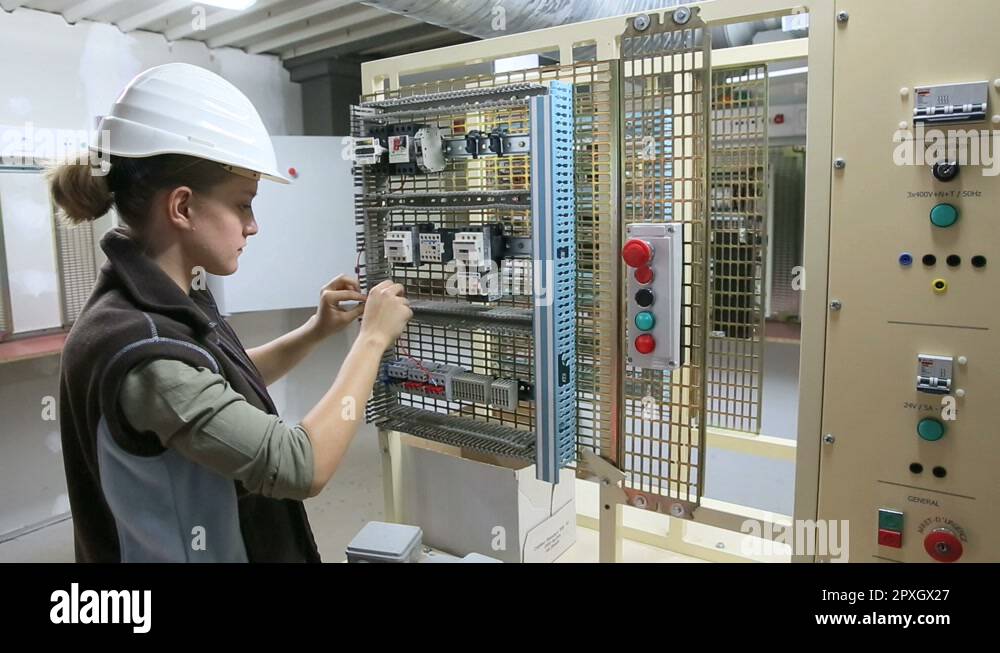 Electrical circuit training Stock Videos & Footage - HD and 4K Video ...