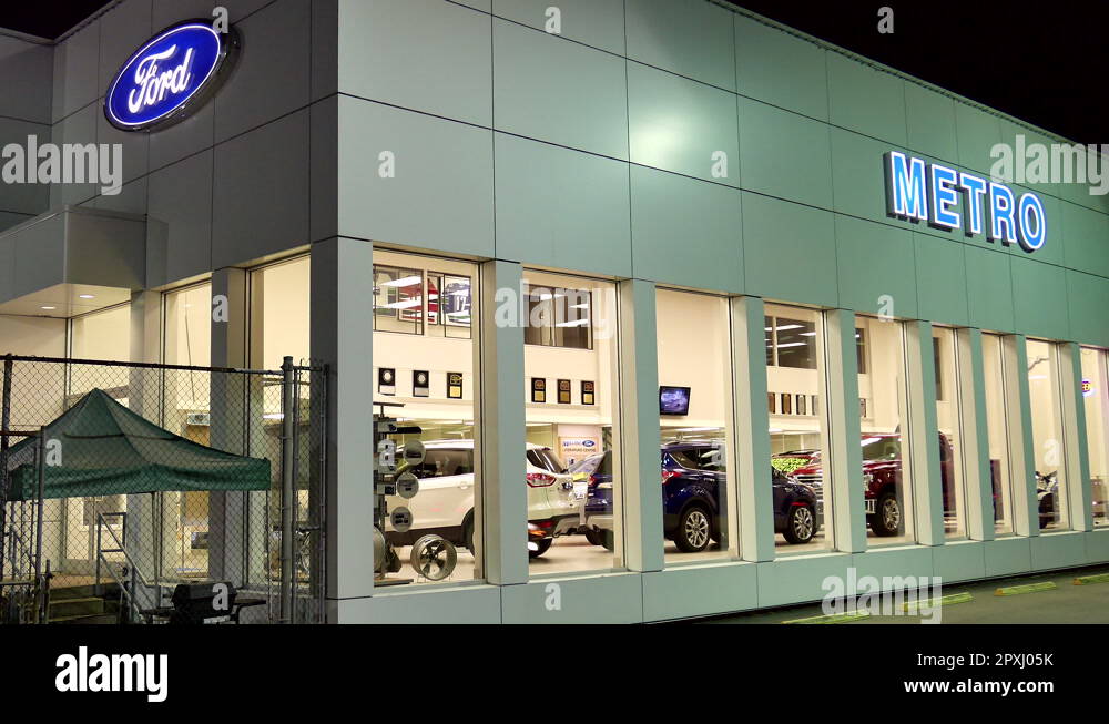 Ford car showroom Stock Videos & Footage - HD and 4K Video Clips - Alamy