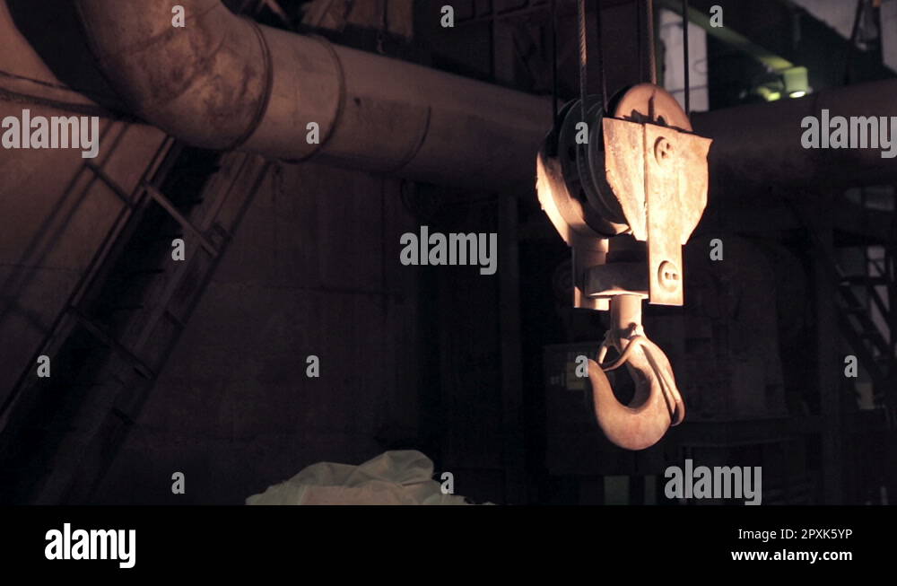 Swinging crane Stock Videos & Footage - HD and 4K Video Clips - Alamy