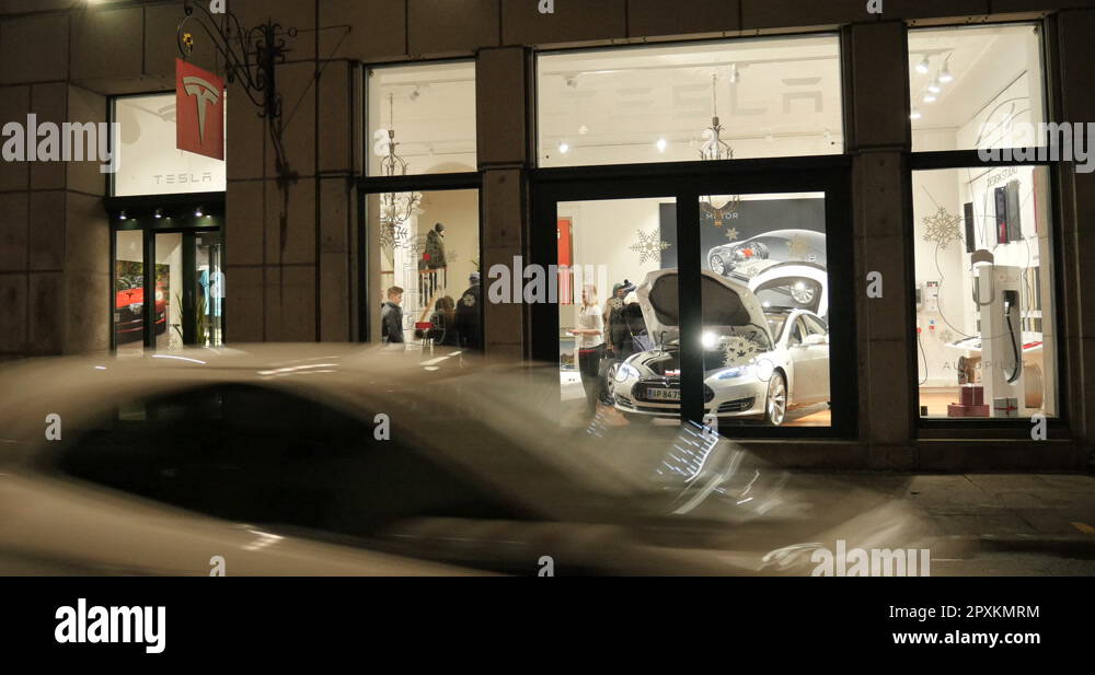 Tesla motors showroom Stock Videos & Footage - HD and 4K Video Clips ...