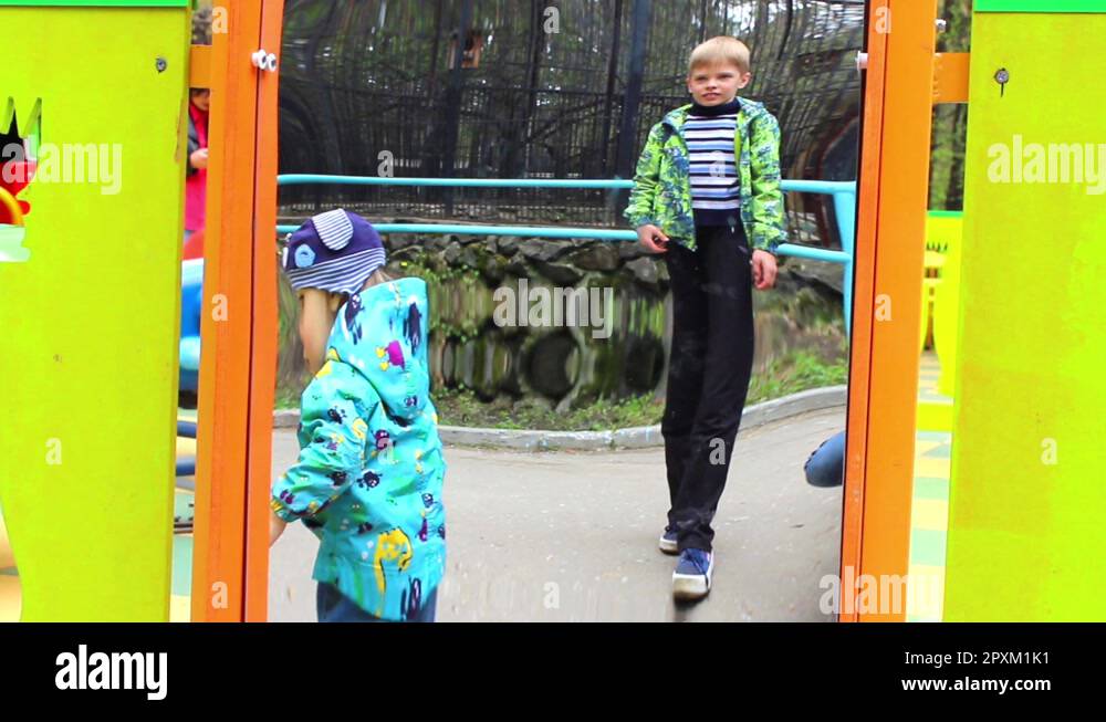 Funhouse mirror distortion Stock Videos & Footage - HD and 4K Video ...