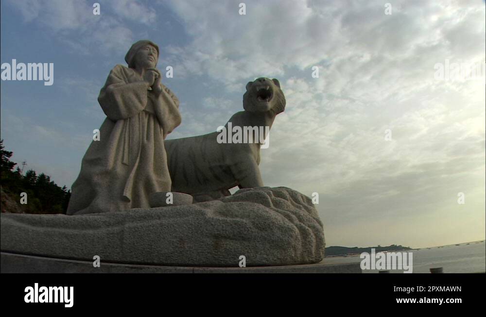 Gun statue Stock Videos & Footage - HD and 4K Video Clips - Alamy