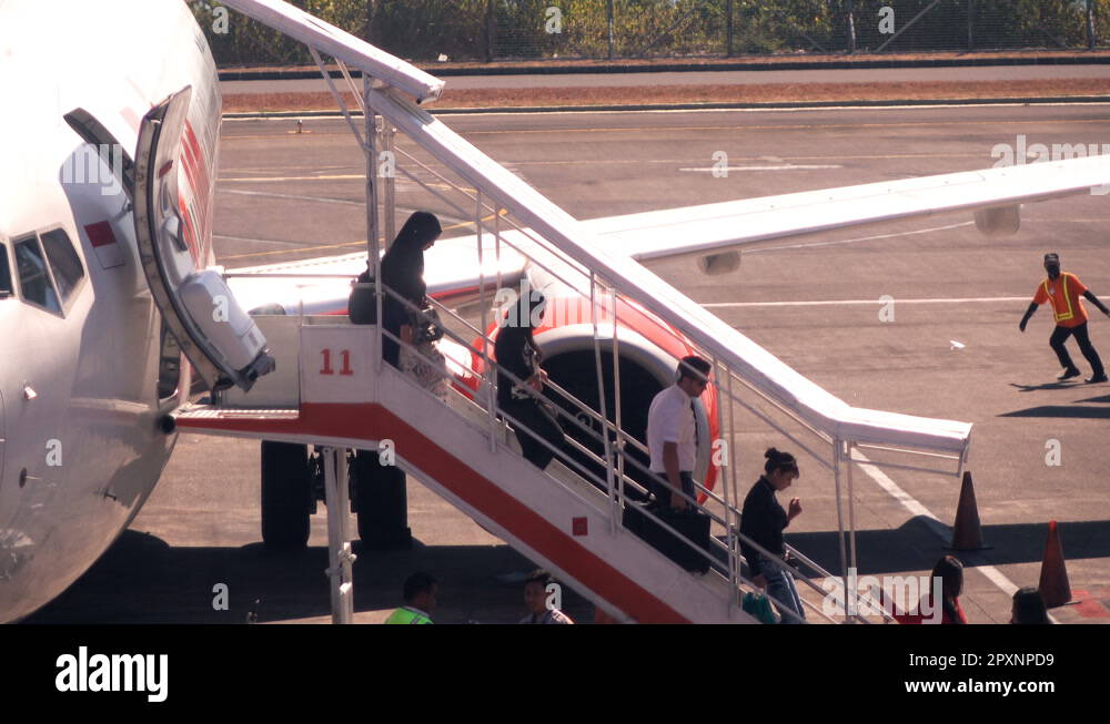 Tourists leaving plane Stock Videos & Footage - HD and 4K Video Clips ...