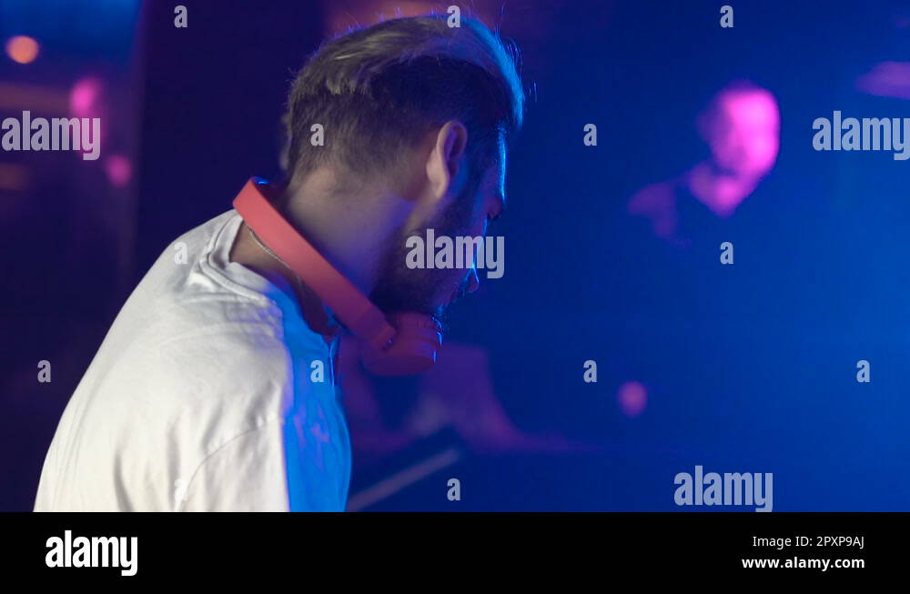 Playing records Stock Videos & Footage - HD and 4K Video Clips - Alamy